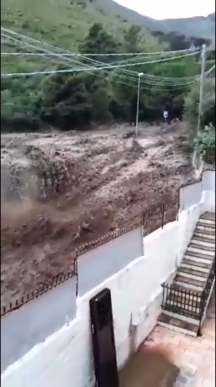 Formia - Valanga di fango e detriti, il torrente esonda e minaccia le ...