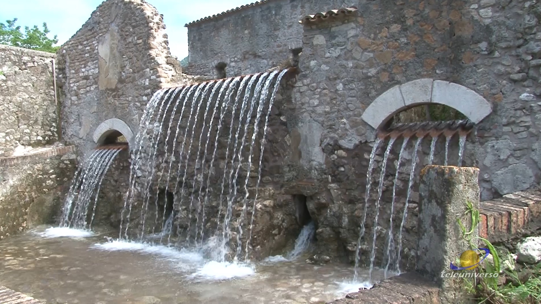 SERMONETA: Giardini di Ninfa - Teleuniverso