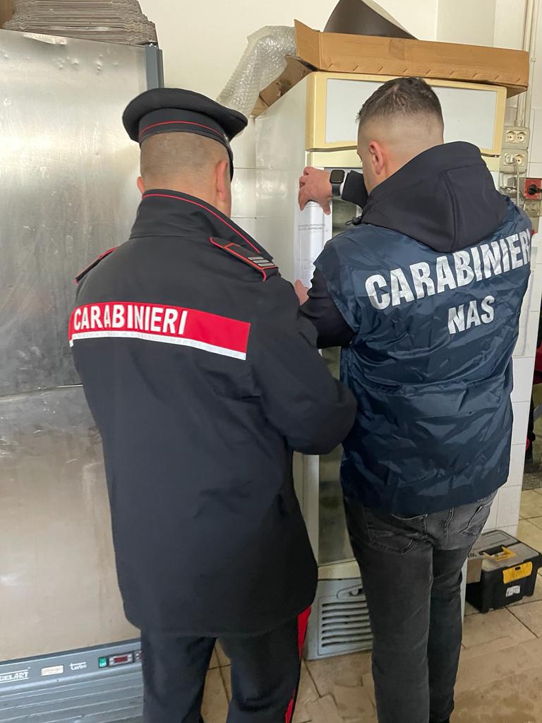 Anagni - Locale chiuso dopo controllo di carabinieri e Nas - Teleuniverso