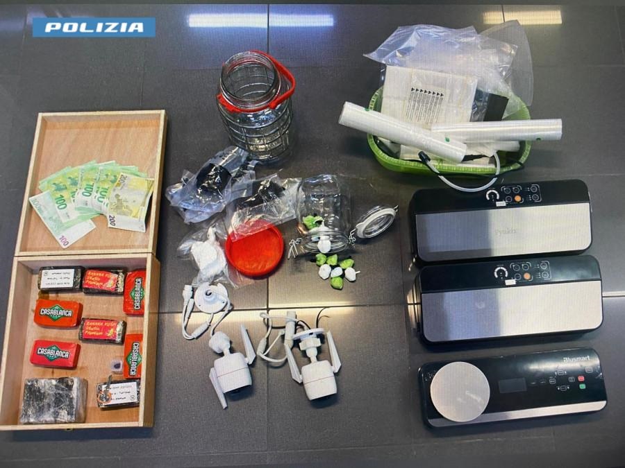 Frosinone - In casa con cocaina, MDMA e hashish, un arresto - Teleuniverso